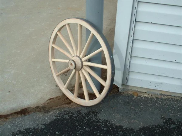 Amish-Made Old Fashioned Wagon Wheels | DutchCrafters