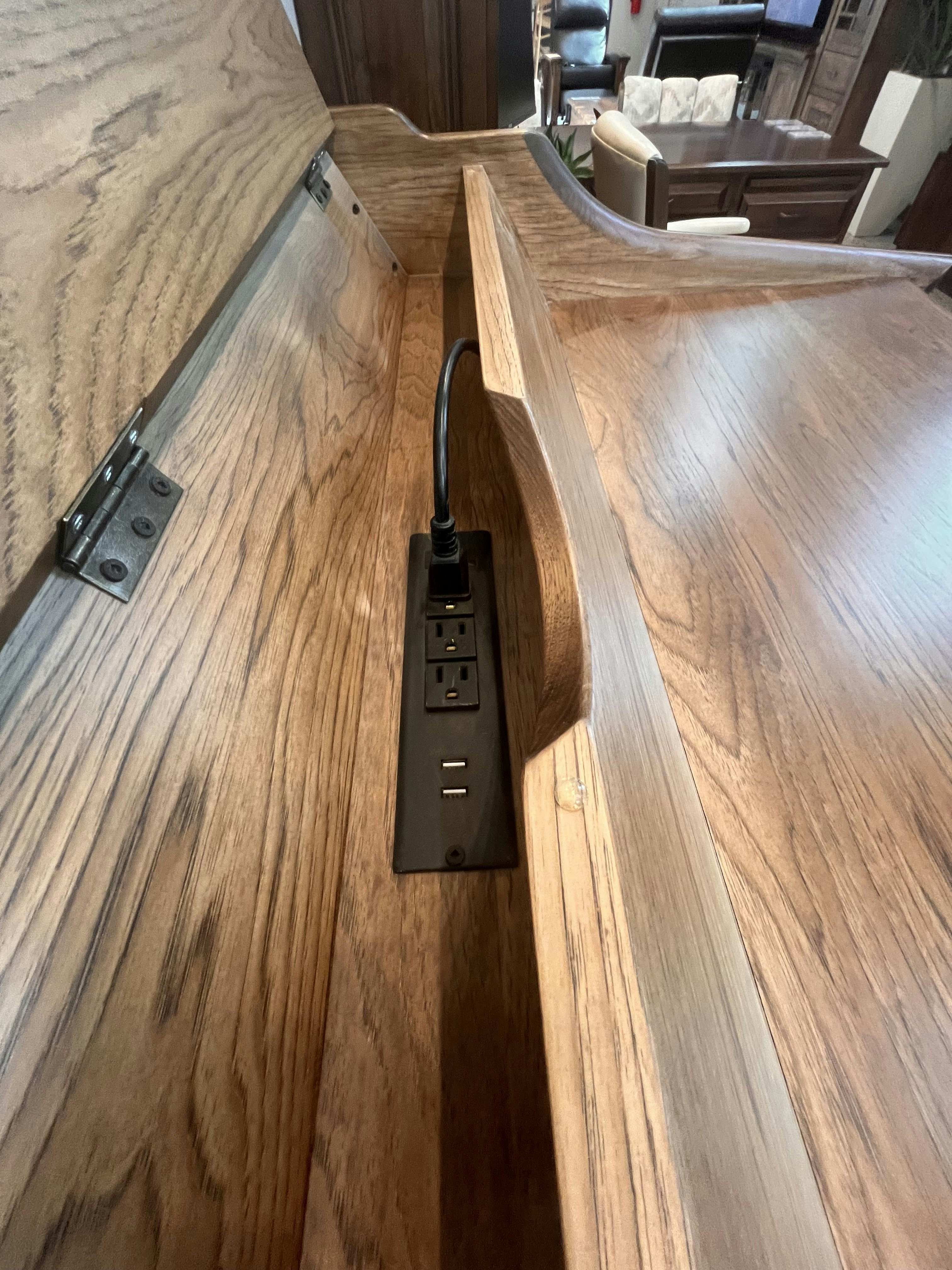 Audrey Amish Standing Desk – Adjustable Electric Desk | DutchCrafters