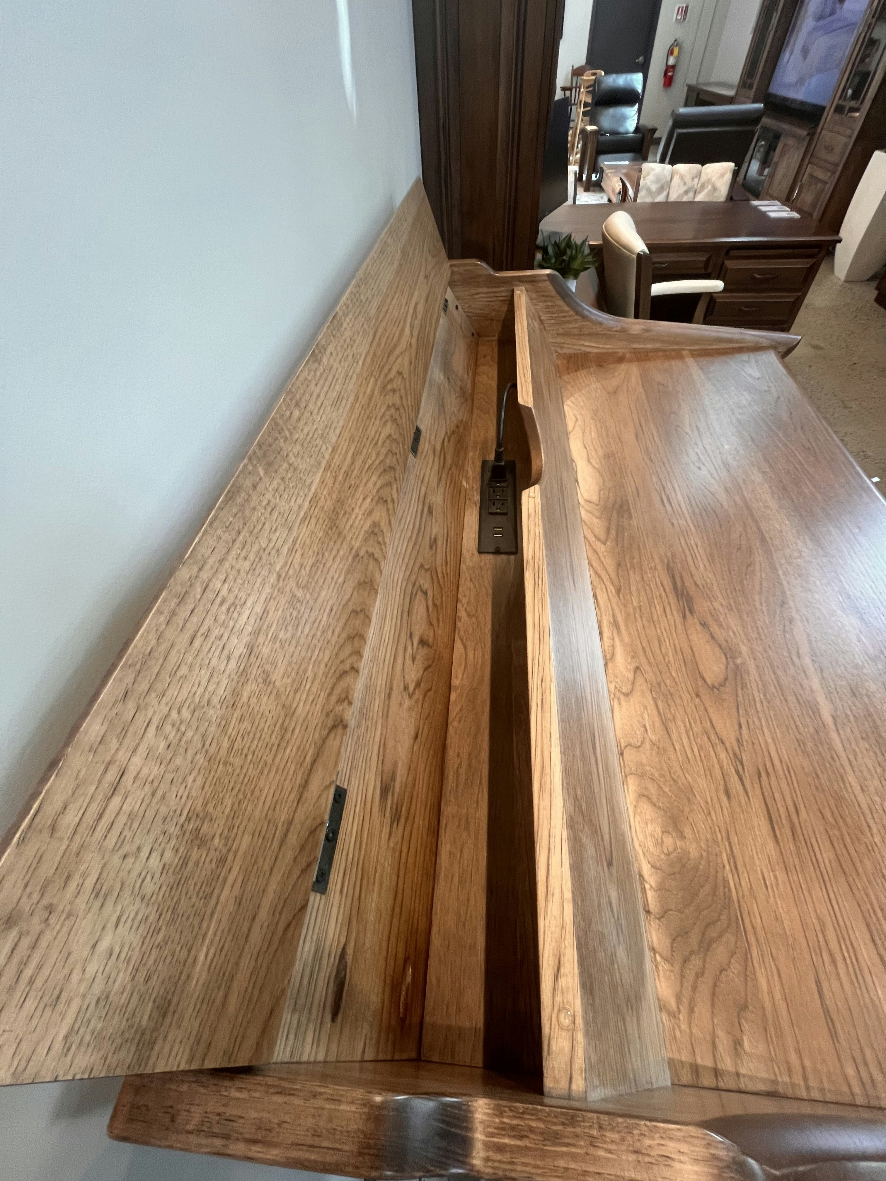 Audrey Amish Standing Desk – Adjustable Electric Desk | DutchCrafters