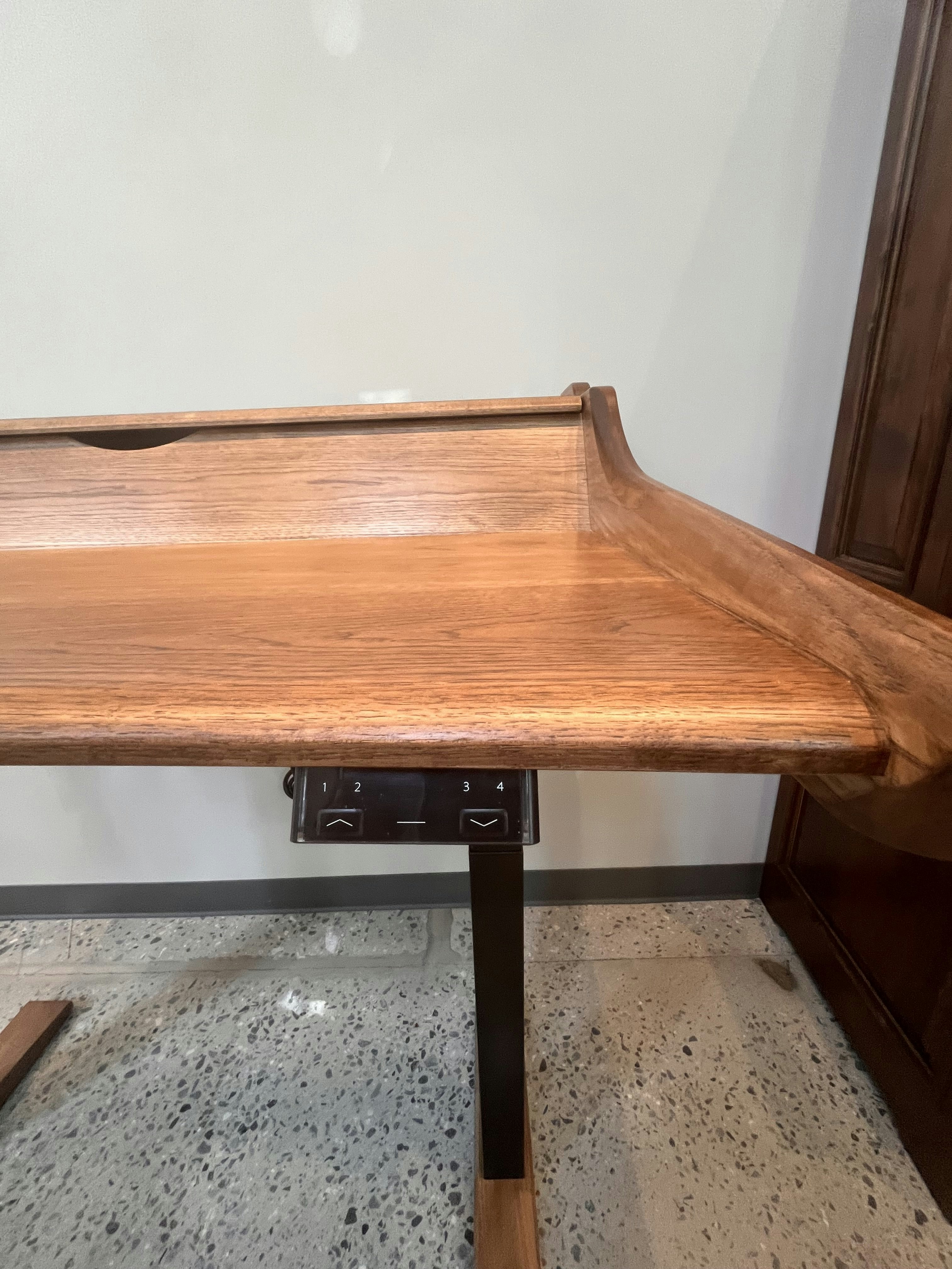 Audrey Amish Standing Desk – Adjustable Electric Desk | DutchCrafters