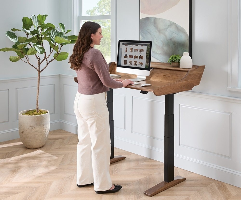 Audrey Amish Standing Desk – Adjustable Electric Desk | DutchCrafters